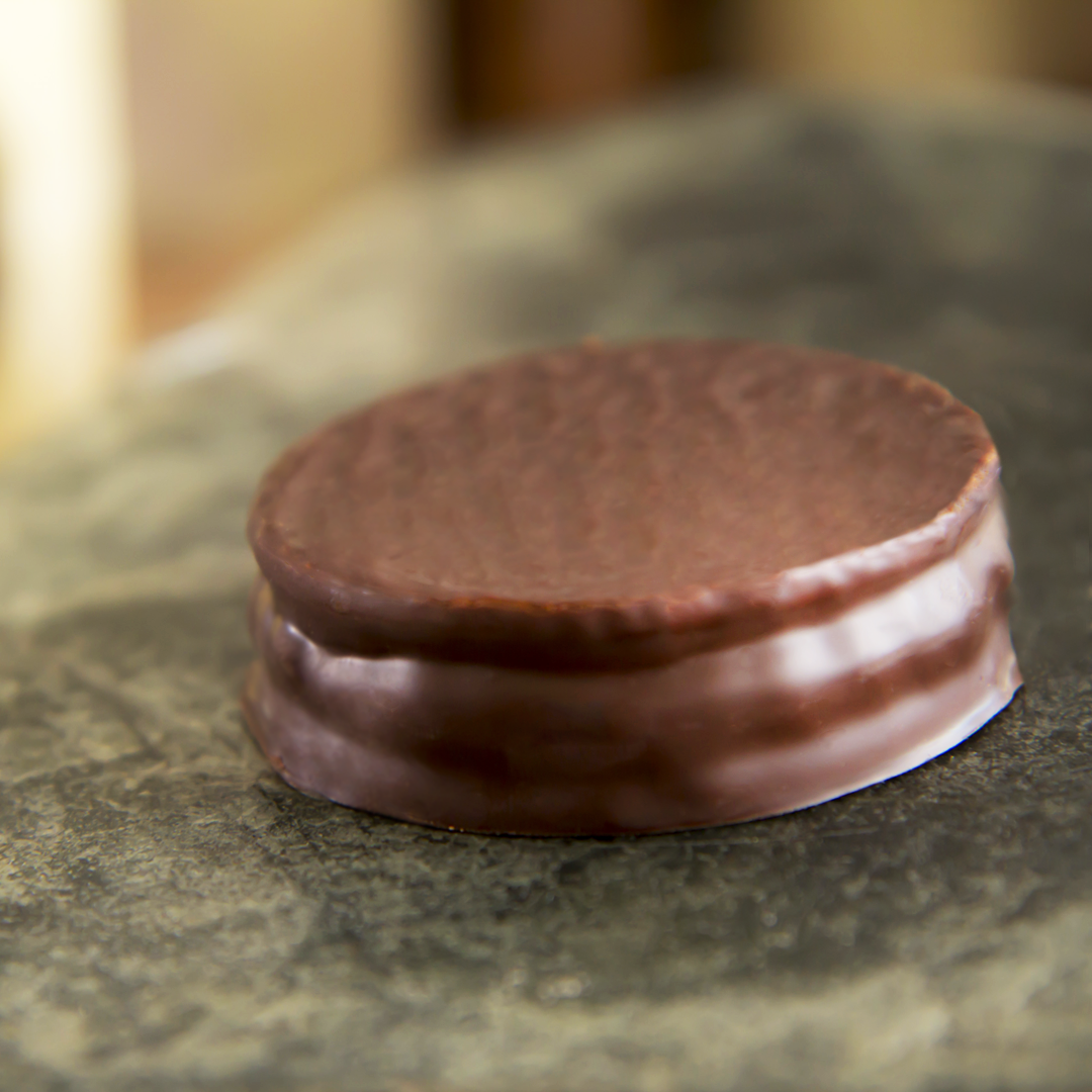 Box x 12u. Chocolate Sandwich Cookies – 1823 Alfajores de Tandil